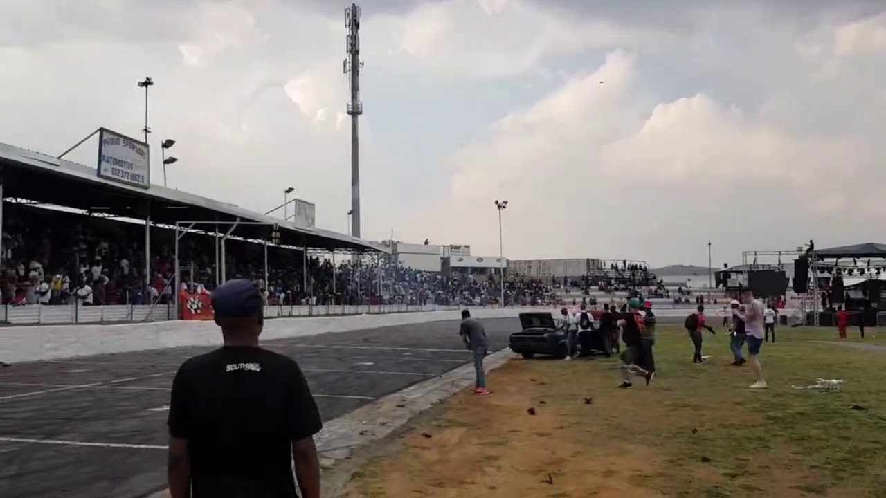 Vic Pardal : 2JZ-E36 : Drifting @ Mayhem Raceway. - YouTube