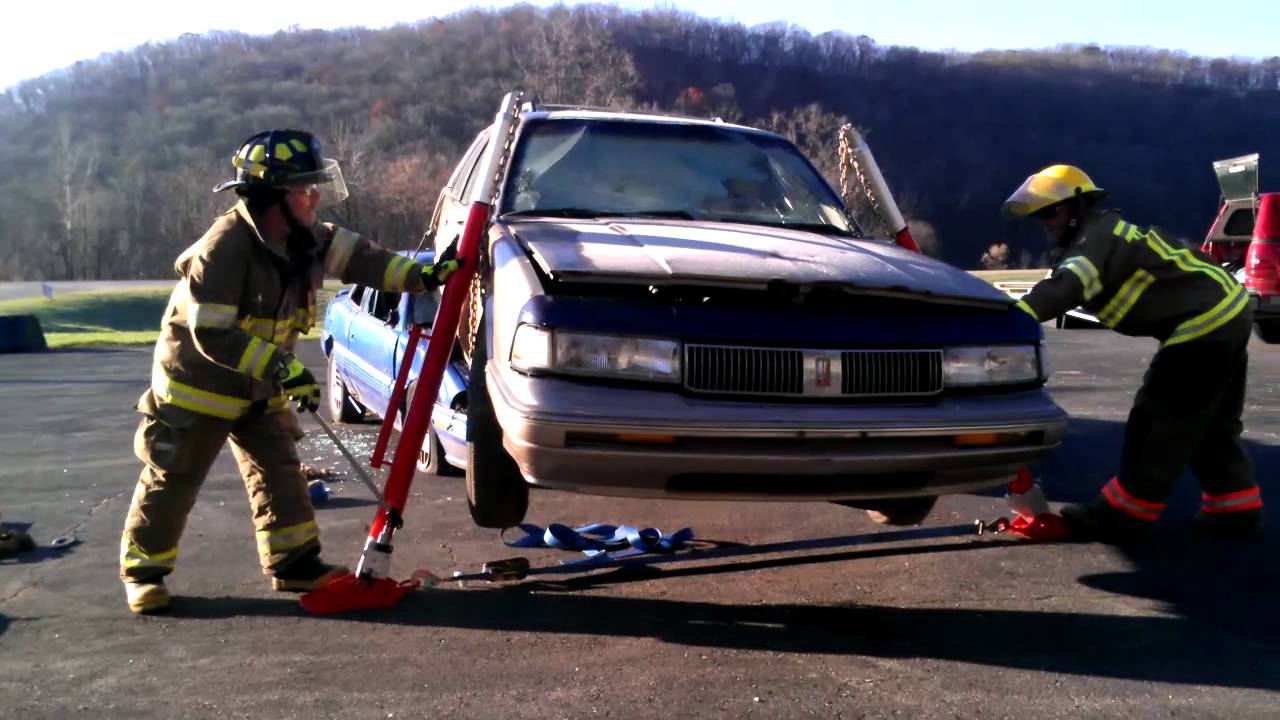 Rescue Strut Lifting Demonstration (Part 2) - YouTube