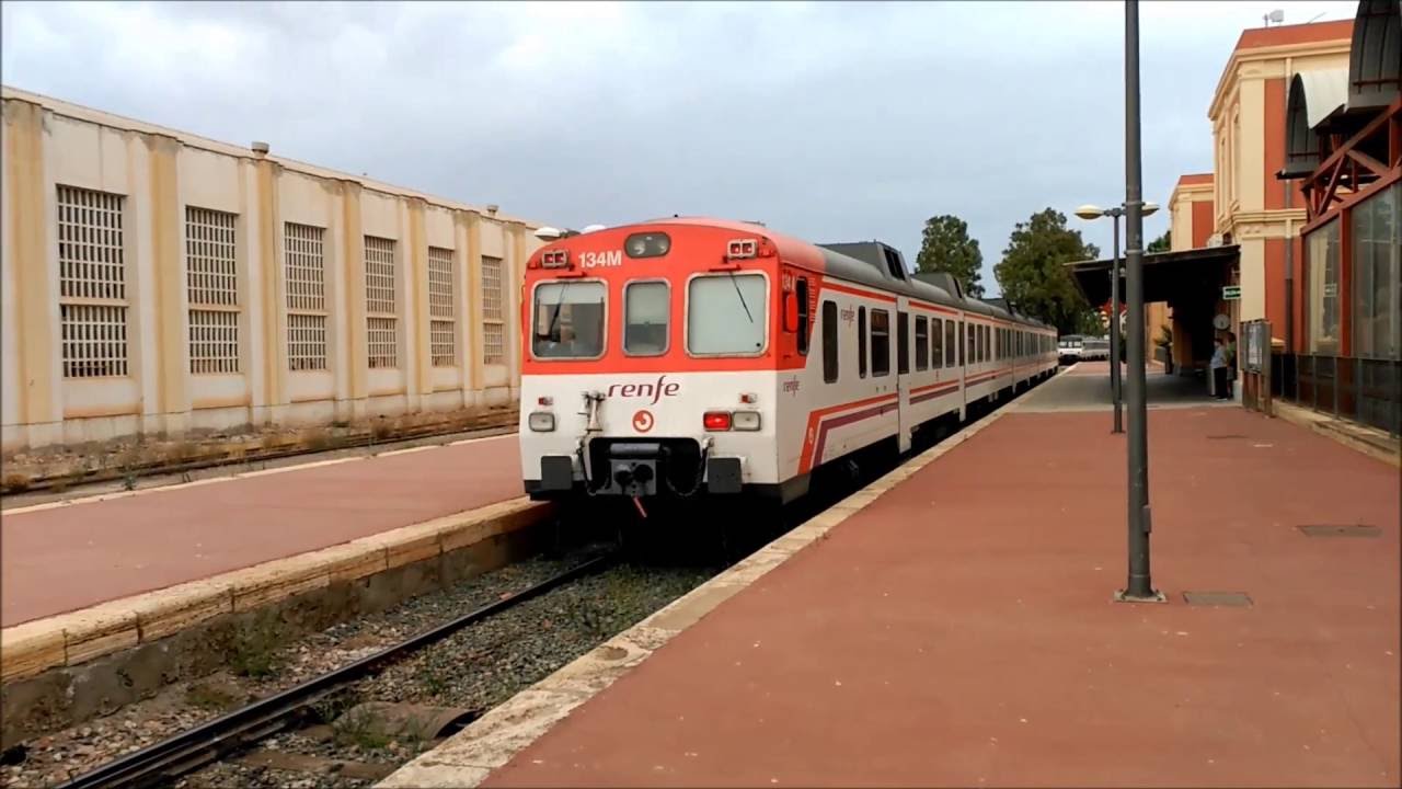TREN REAL. Cercanías 592 entrando en Águilas Término - YouTube