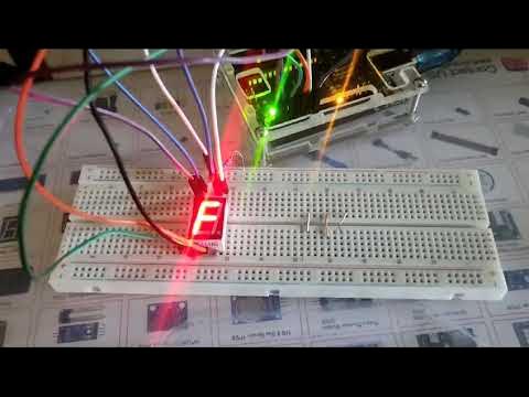 Secuencia de letras del abecedario con un display de 7 segmentos en ...