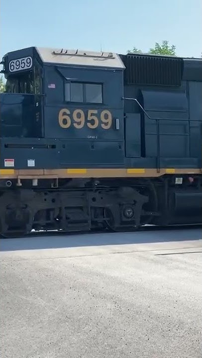 CSX 826 gives AMAZING horn show! Brunswick. - YouTube