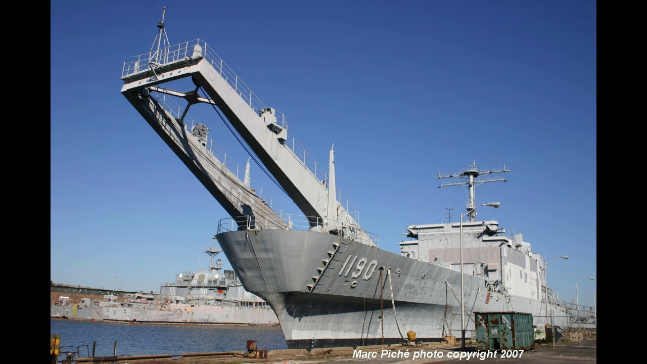 USA Navy Newport class tank landing ship 美國海軍 新港級戰車登陸艦 剪輯 - YouTube
