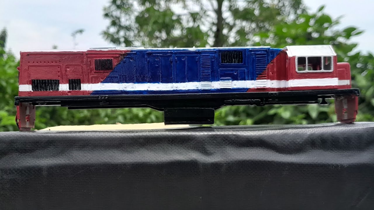 Review Miniatur Lokomotif CC201 - YouTube