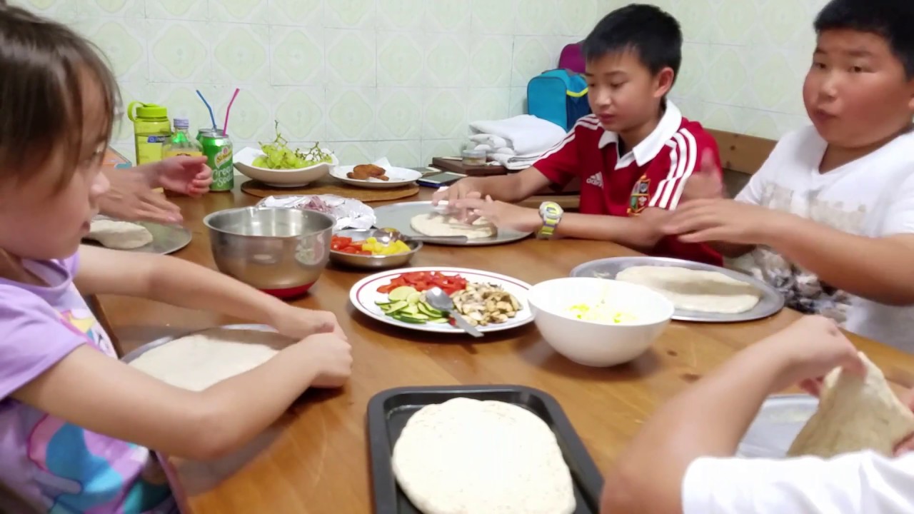 Daniel and His Friends 🍕 - YouTube