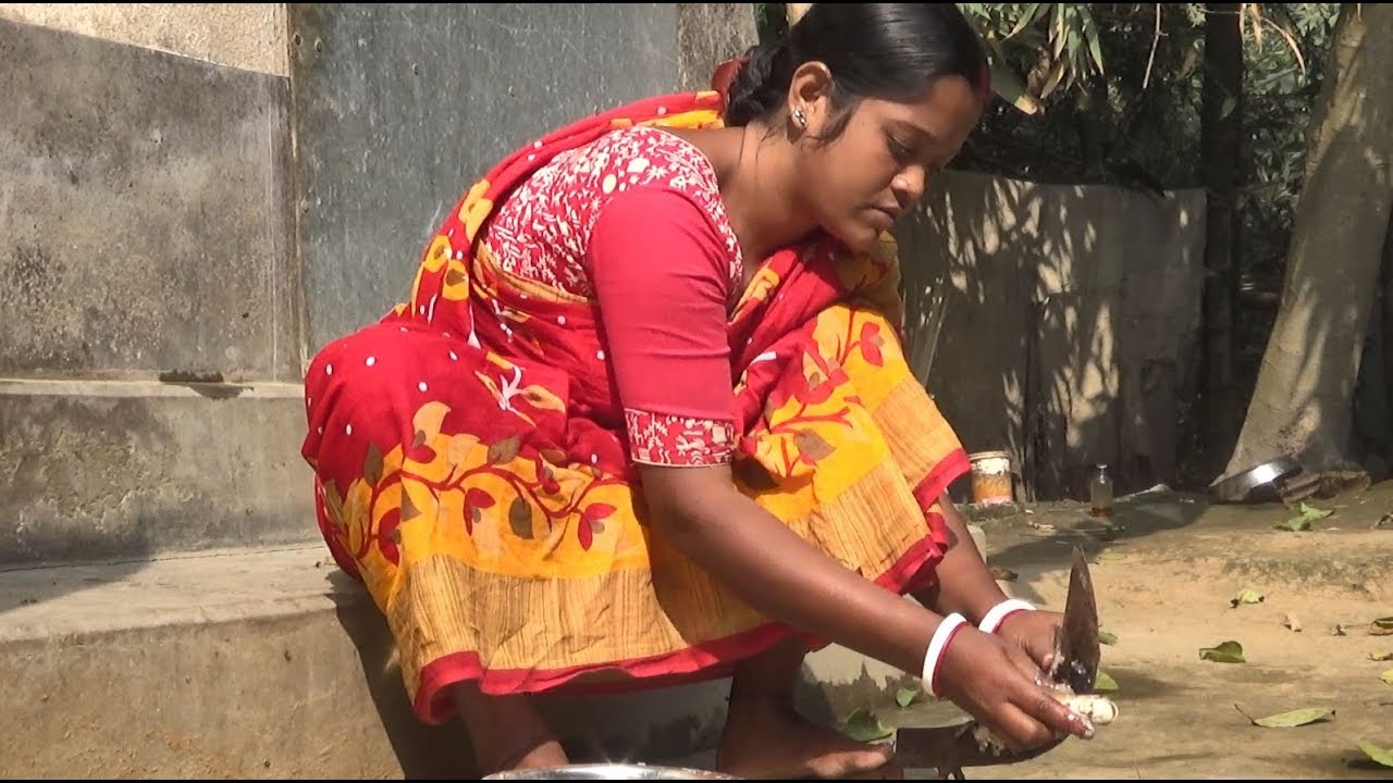 Village Women Cooking ||পোনা মাছ ||Pona Fish Cutting and Cooking Recipe ...