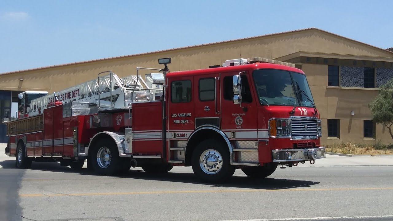 LAFD Truck 87 Responding - YouTube