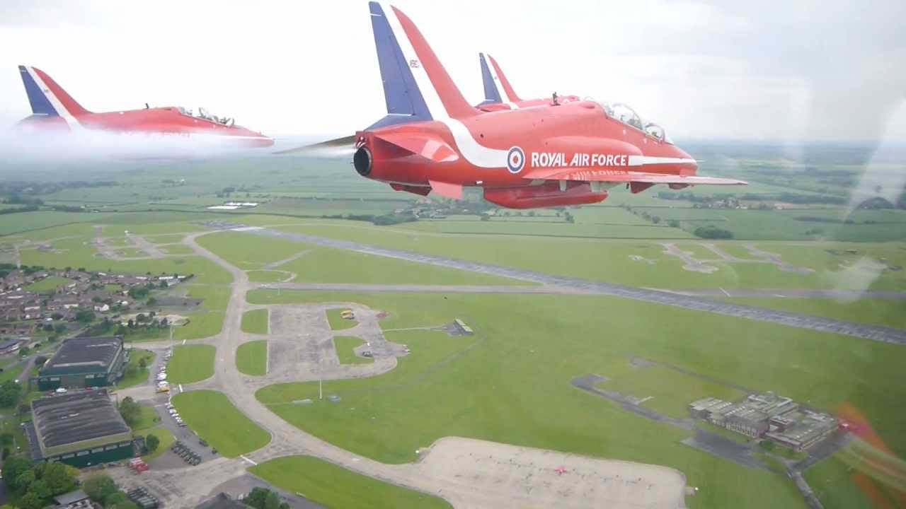 Red Arrows - 1st half of display from Red 6 synchro position (Part 1 ...