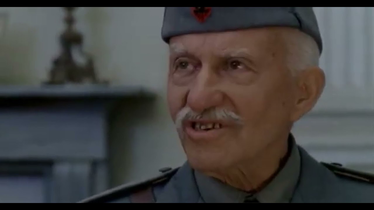 ESCENA REY VÍCTOR MANUEL III PLANEANDO SIN SUBTÍTULOS (1080p) - YouTube