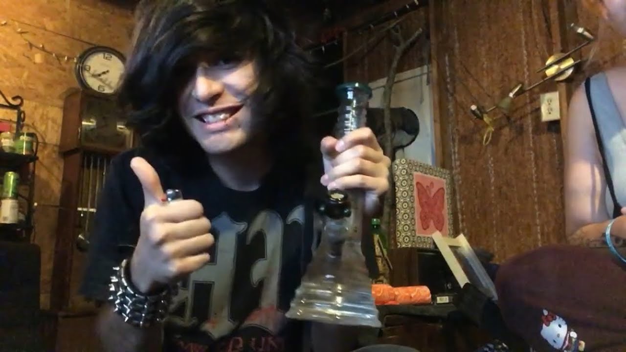 Fun hii nite (First time usin a full size glass b*ng, and also ...