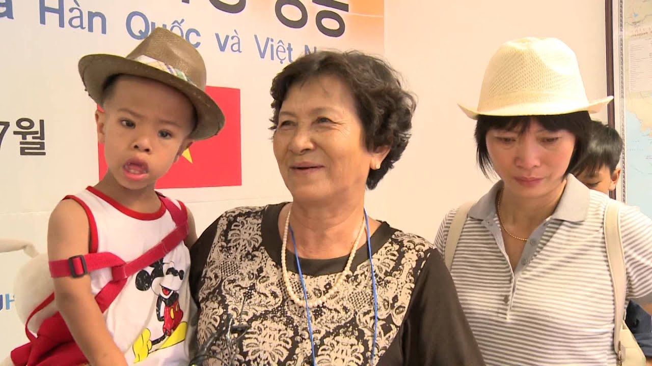 Vietnamese brides reunite with families in Hanoi (UCC) - YouTube