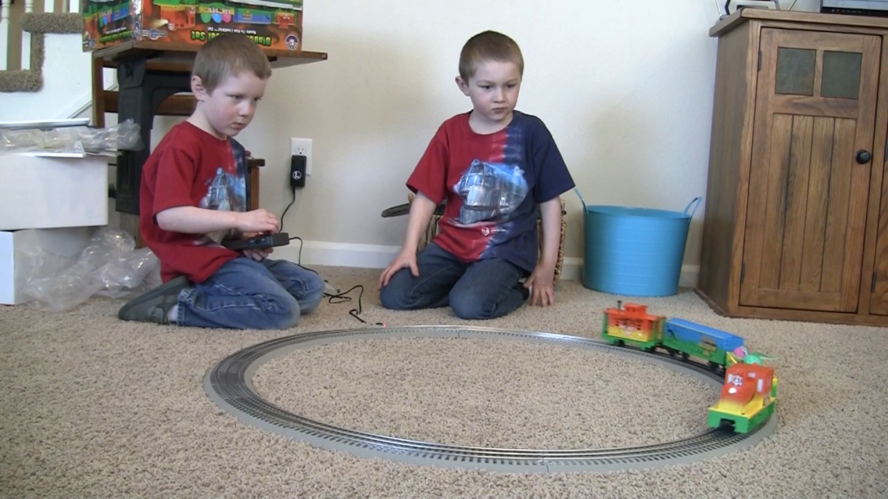 2017 01 27 Dinosaur Diesel Set, Tanner, Zayden, Opa - YouTube