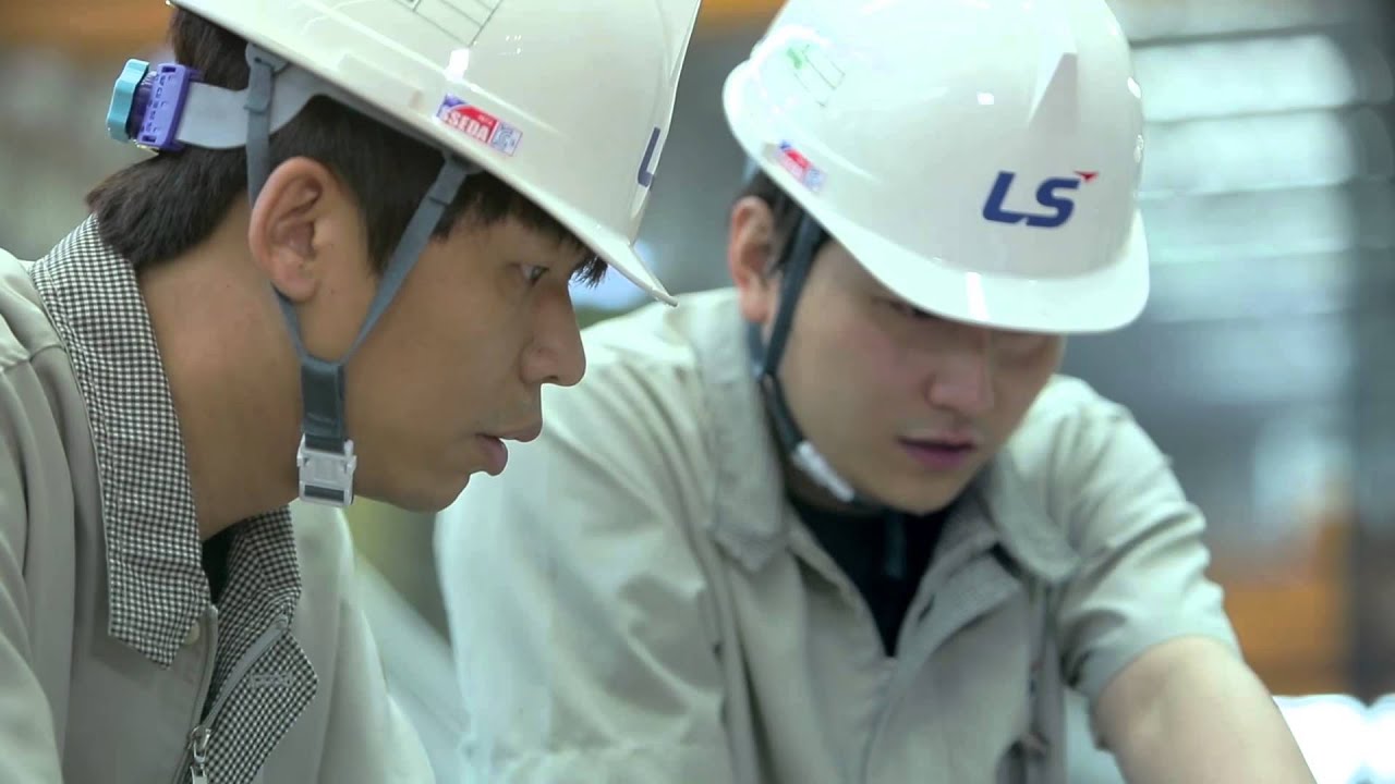 LS Mtron Injection Molding System - YouTube