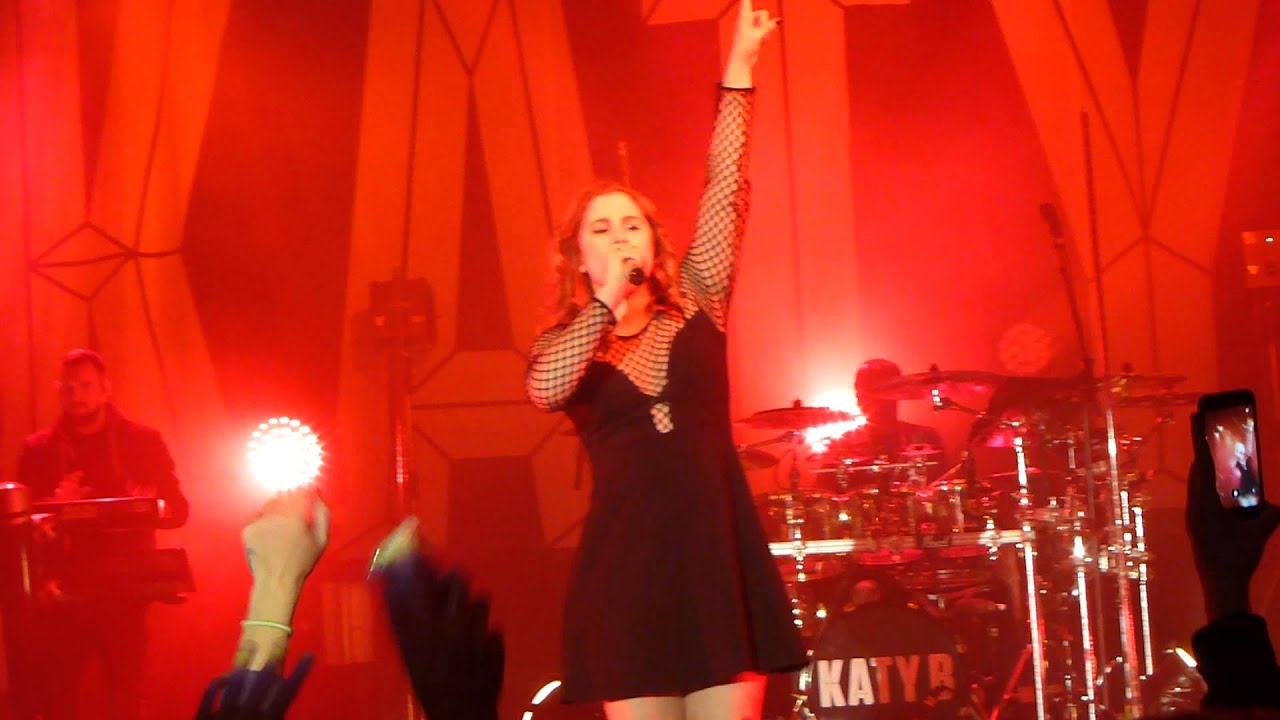 Katy B - Easy Please Me (Live @ Manchester, 25-10-14) - YouTube