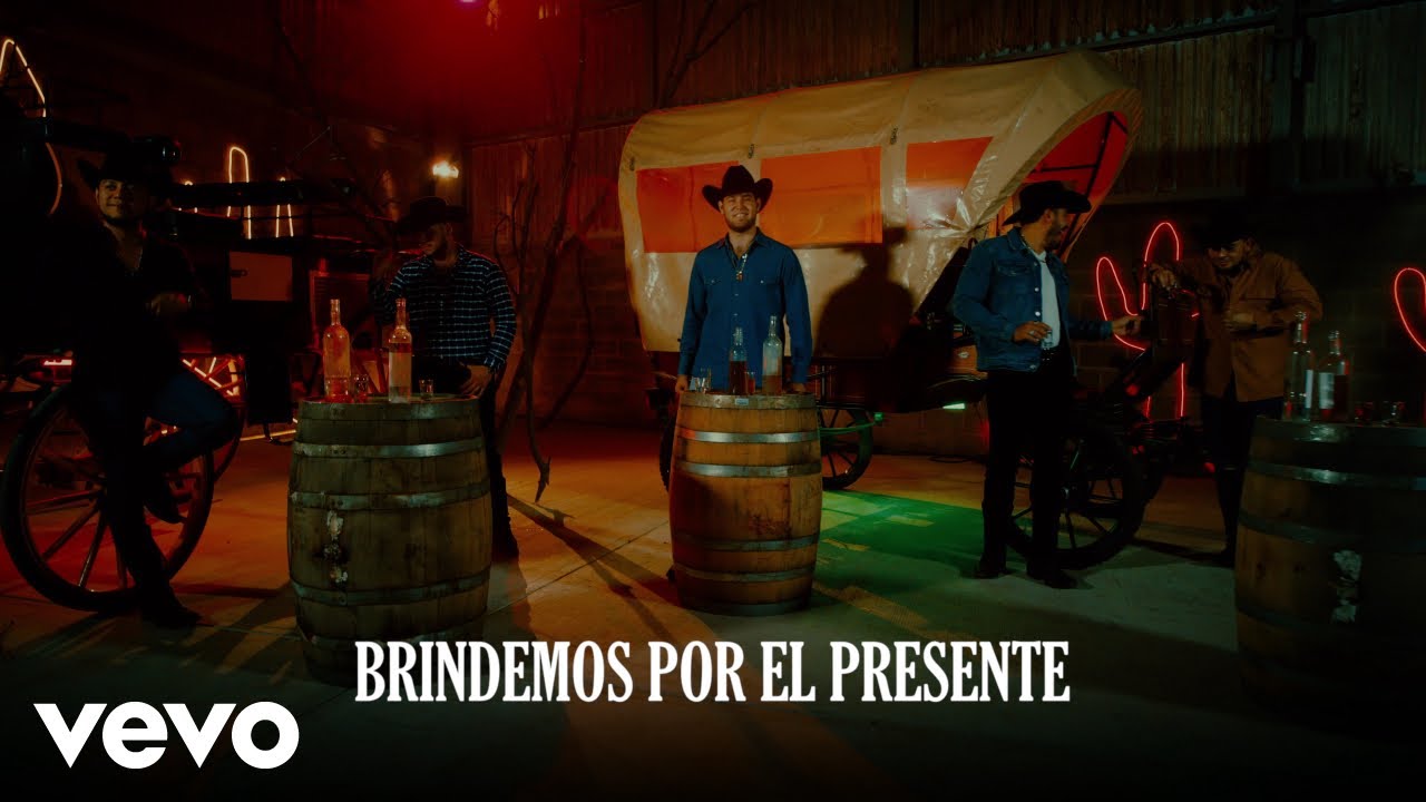Calibre 50 - Brindemos Por El Presente (LETRA) - YouTube