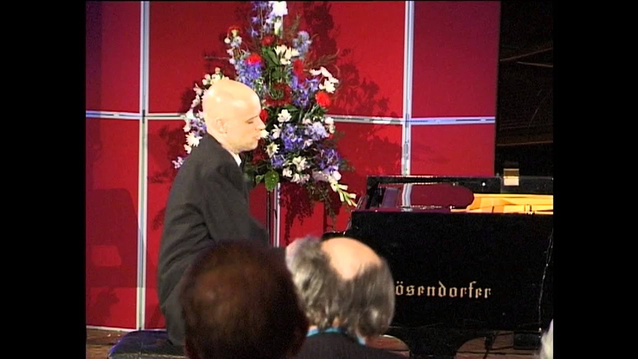 Gershwin 'Rhapsody in Blue' - Viv McLean - YouTube