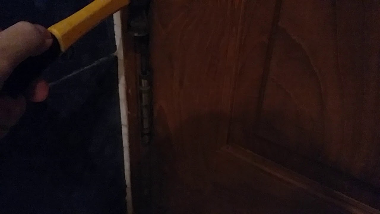Staking in pegging pin into door hinge - YouTube