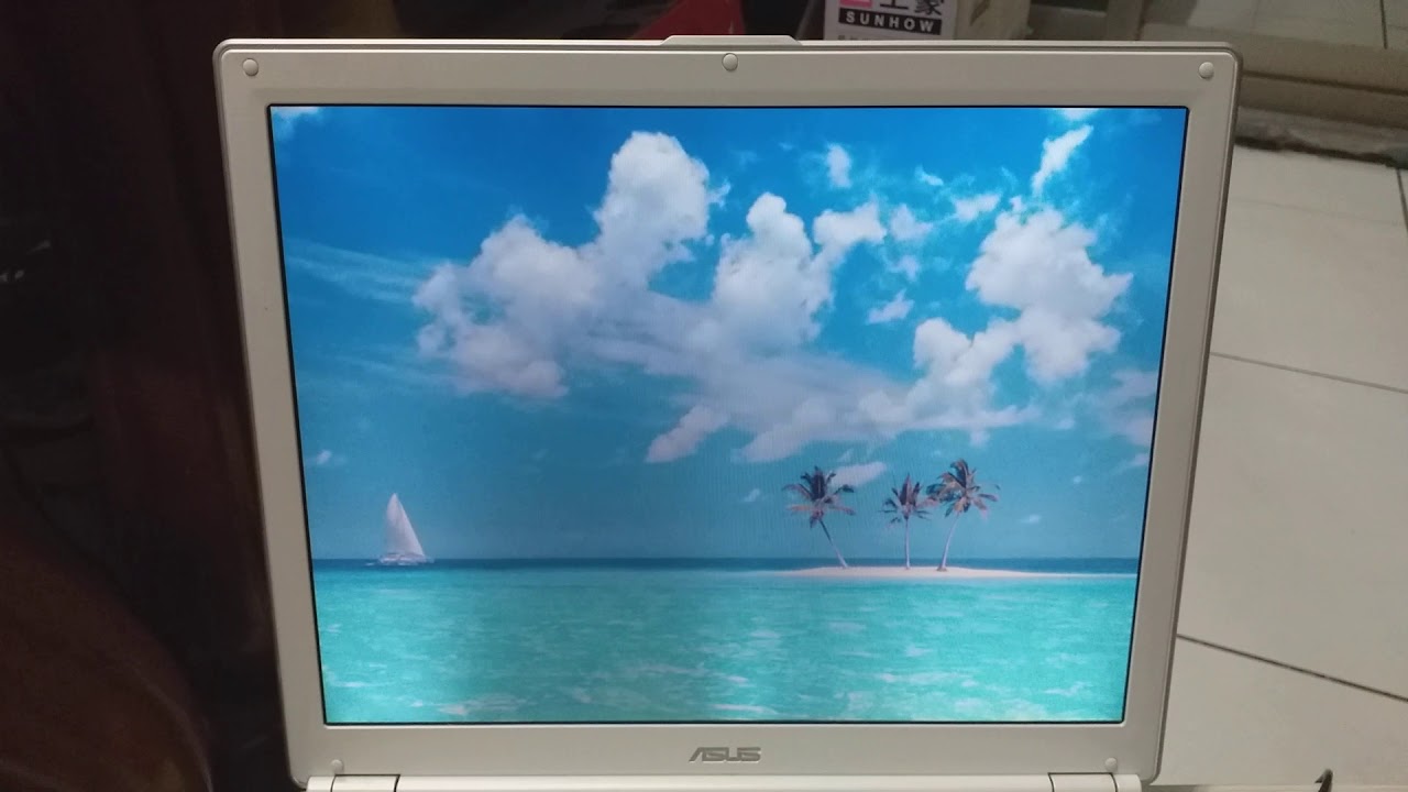 [瘋狂二手] ASUS U5F 中古筆電 開機畫面測試 - YouTube