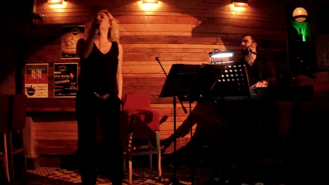 ΕΝΑ ΒΡΑΔΥ ΠΟΥ ΕΒΡΕΧΕ - ΧΡΥΣΟΥΛΑ ΣΤΕΦΑΝΑΚΗ - YouTube