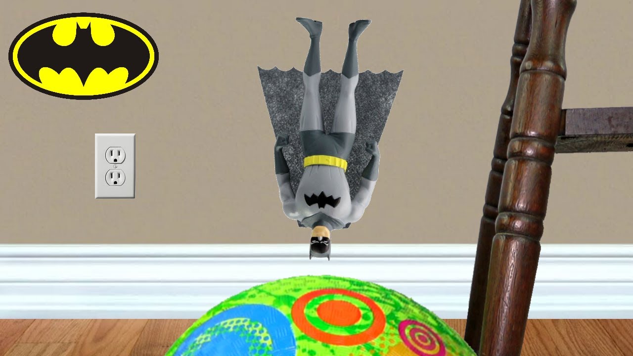 Batman Does Acrobatics! Justice League DC Comics Superhero Toys Jump on ...