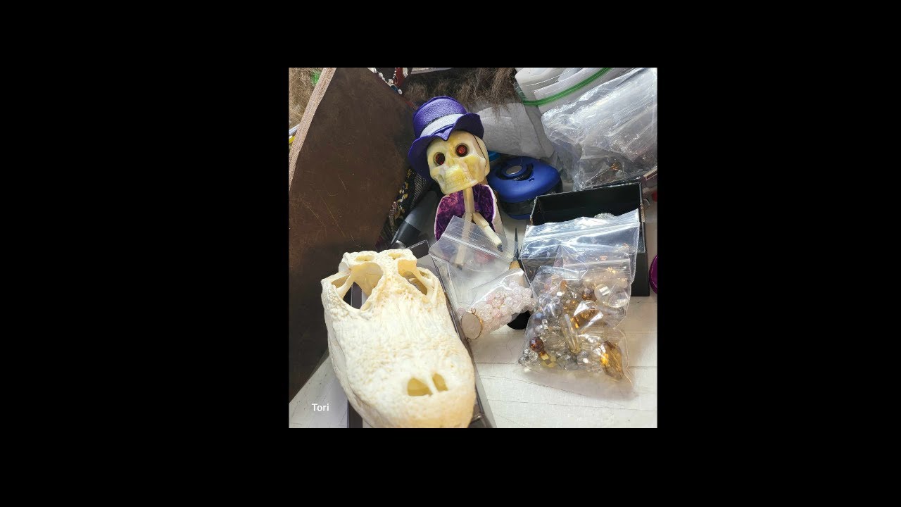 Sheath, boot purse, leather for flat cap and chat - YouTube