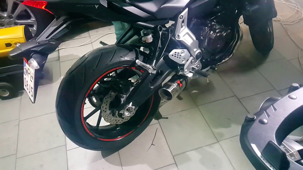 Black Widow Exhaust 200mm mt07 - YouTube