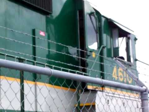Southern EMD GP59 Idling - YouTube