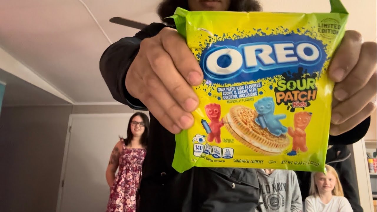 Sour Patch Kids Oreo - YouTube