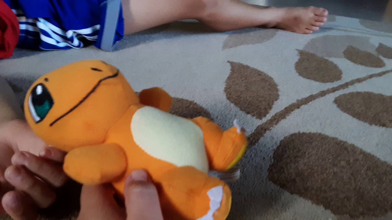 charmander vs pikachu - YouTube