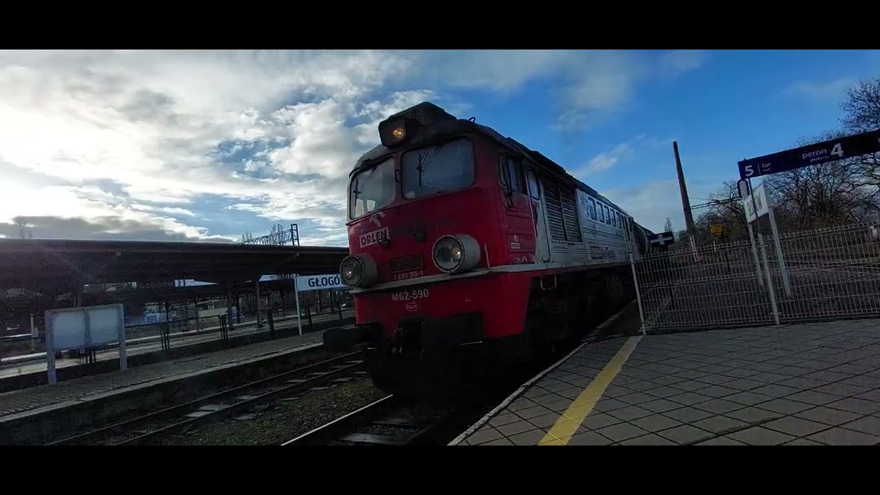 Przejazd lokomotywy M62 - 590 ORLEN KOLTRANS z beczkami na stacji PKP ...