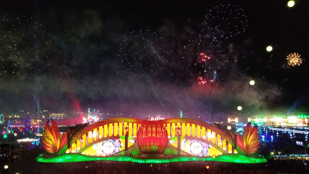 EDC Las Vegas 2019 Full Fireworks Show - YouTube