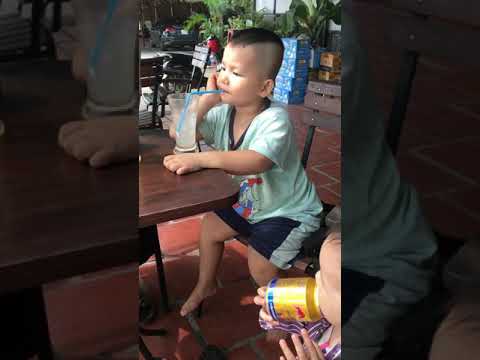 Em đang suy tư tí