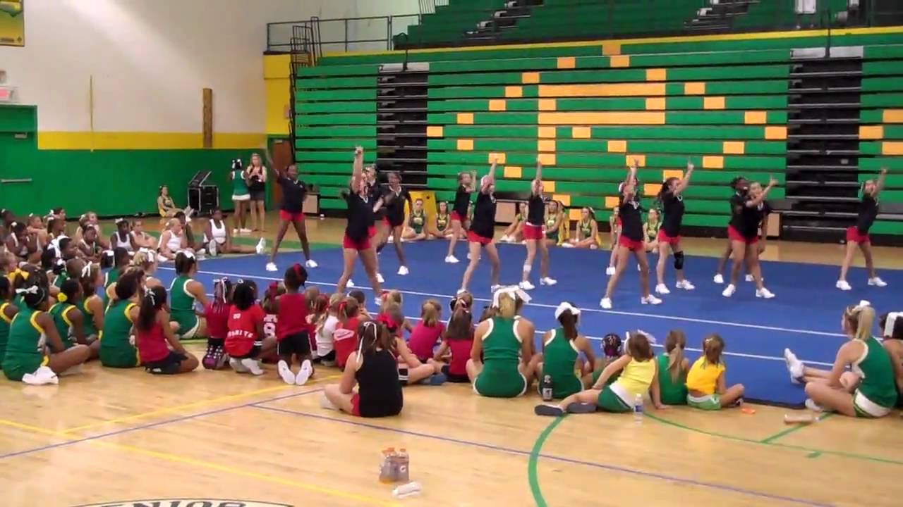 Hamlet Middle at RSHS cheer camp - YouTube