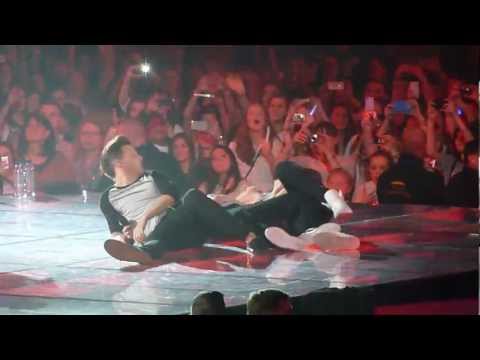 One Way Or Another/Teenage Kicks - One Direction @ The O2 Arena