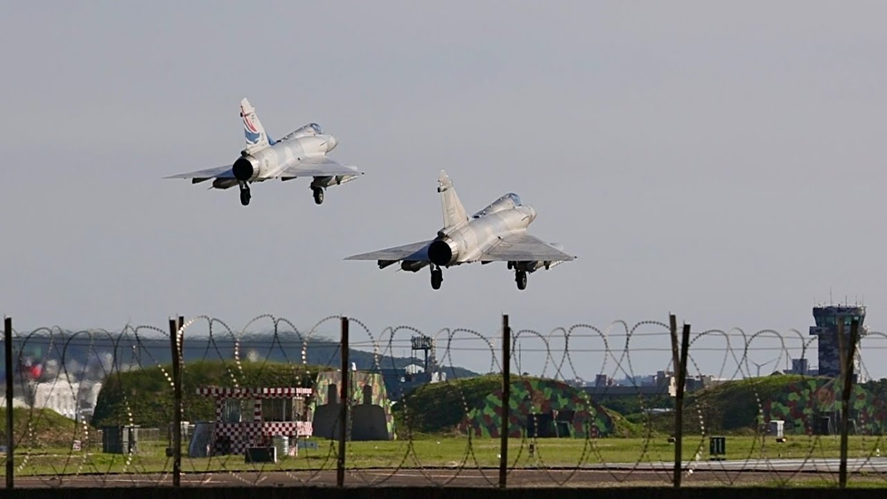 幻象2000戰機例行訓練～Mirage 2000 normal training.Full power afterbuner/side by ...