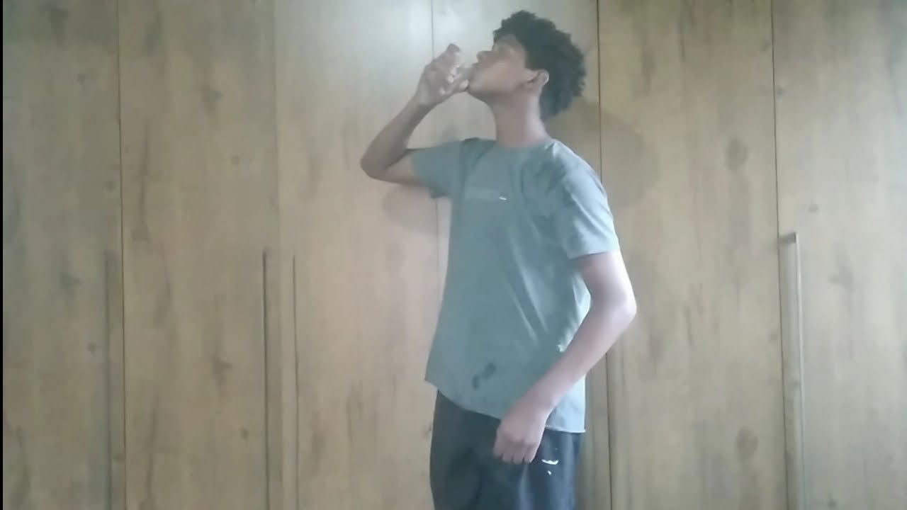 Tutorial de como beber água! - YouTube