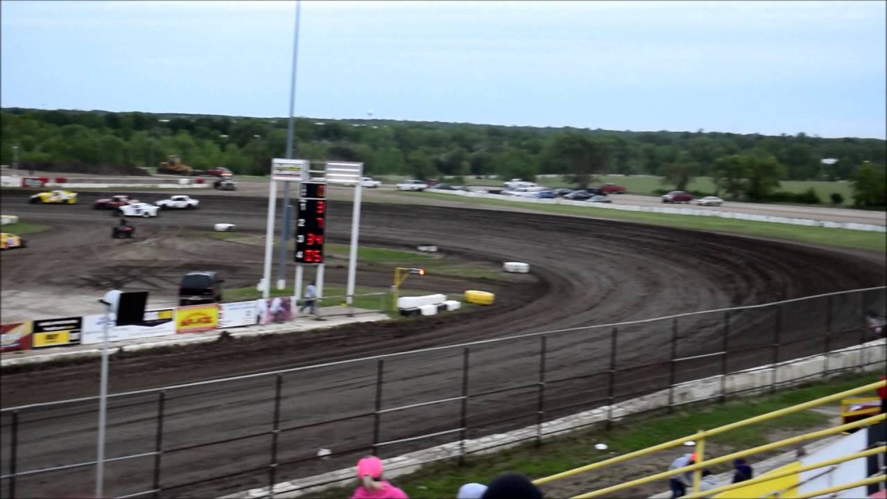 Crash at 81 Speedway Park City Kansas 5-14-2016 - YouTube