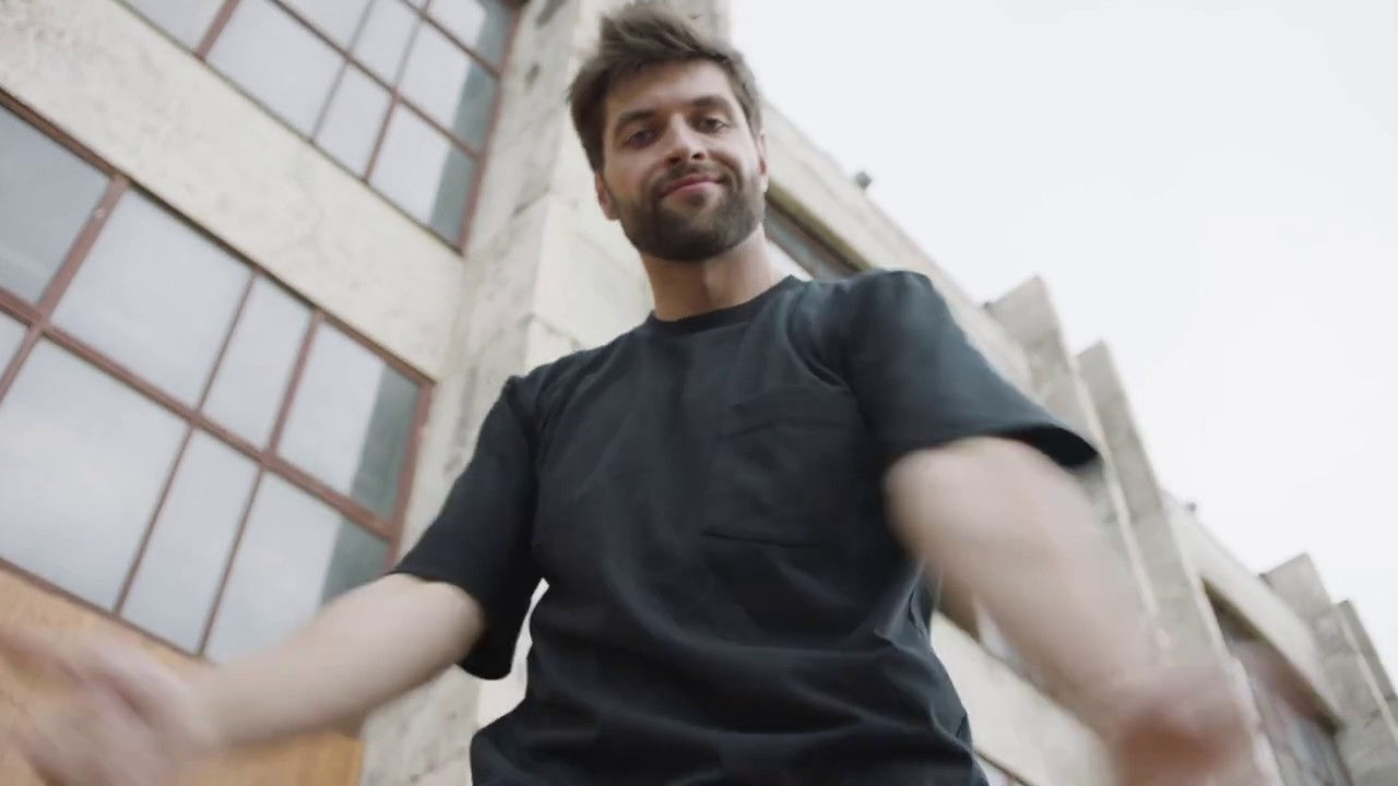 A Dancing man - YouTube