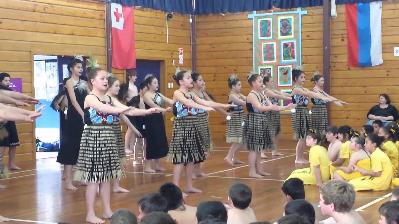 Tamatea intermediate kapa haka 2013 - YouTube
