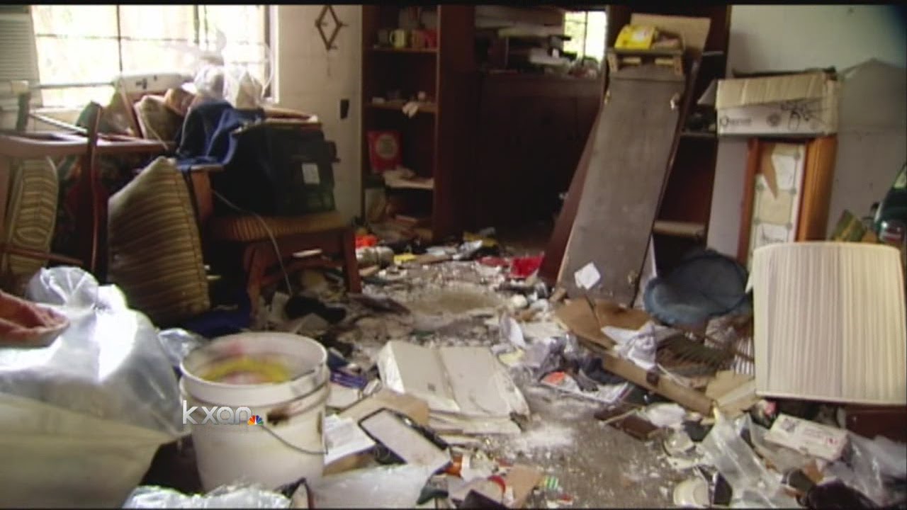 Vandals decimate Austin family's home - YouTube