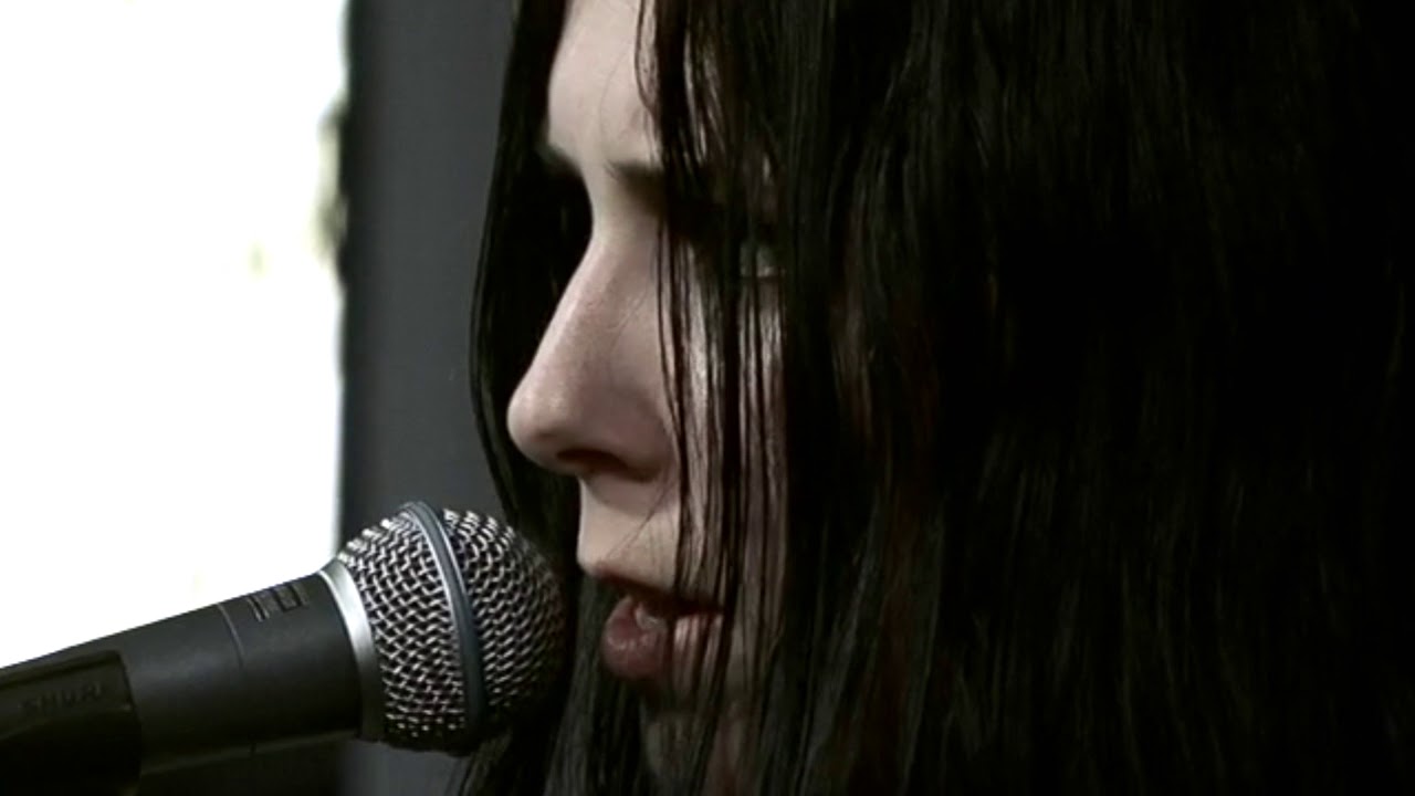 Chelsea Wolfe - Mer (live at Amoeba, 3/6) - YouTube