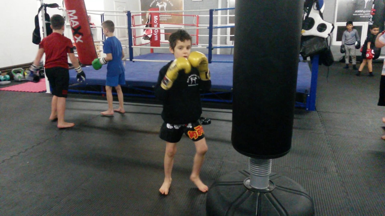 Mo's Gym kickboxing / MMA Manchester(3) - YouTube
