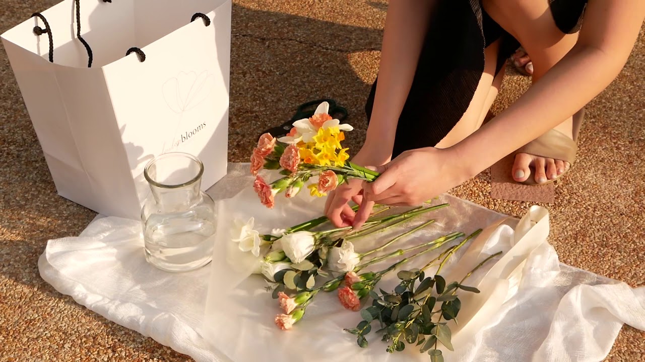 Aesthetic asmr flower arrangement - YouTube
