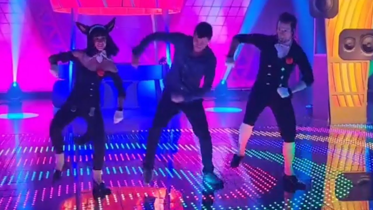 Manderville Dance at Fanfest ft. Hildibrand & Nashu - YouTube