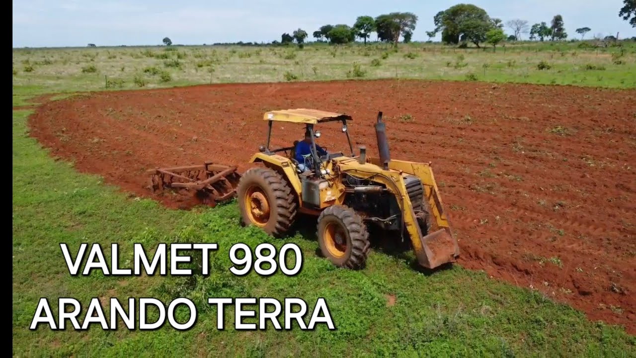 VALMET 980 4X4 ARANDO TERRA COM GRADE 16X28 - YouTube