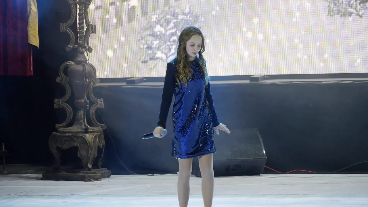 Valeria Balan "Concert Aniversar ,AM O CASA SI UN NEAM" " - YouTube