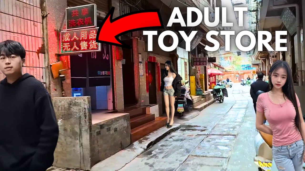 Exploring the amazing 'slums' of China (昆明城中村) || Life in the shadows ...