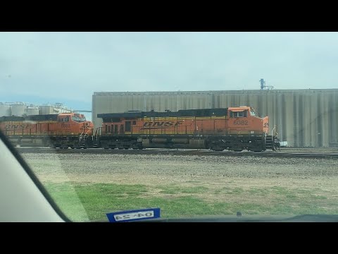 BNSF 6082 leads the V-FTMPEA at Saginaw, TX - YouTube