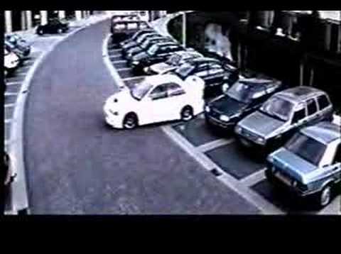 Police chase reverse parking - YouTube