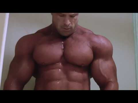 RIPPED BODYBUILDER POSING IN THE SHOWER