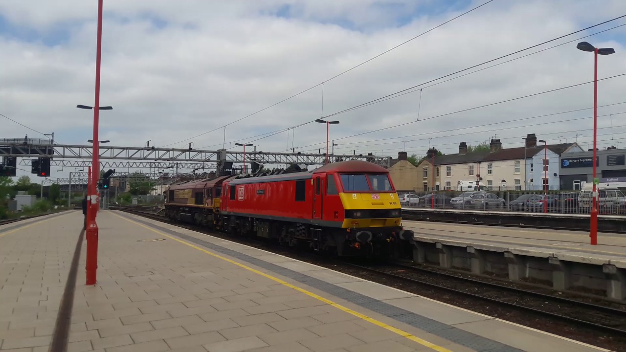 DB Class 90019 "Multimodal" drags Euro cargo rail Class 66022, Stafford ...